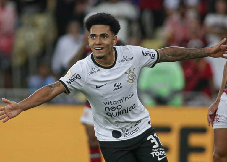 Du Queiroz: oscilação e destaque